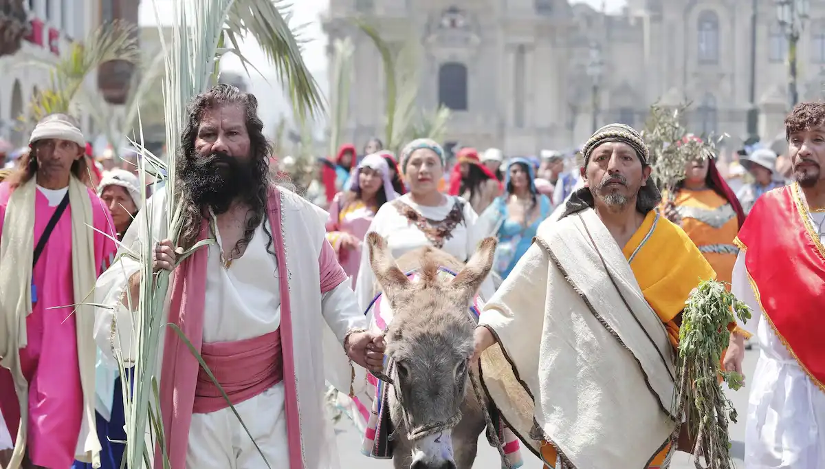 Semana Santa: “Cristo Cholo” interpretó entrada de Jesús con burrito ...